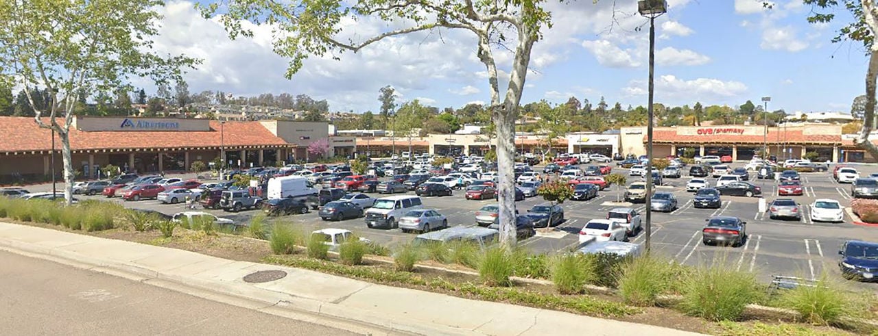 Fallbrook Towne Centre, 1113 South Mission Road, Fallbrook, CA, 92028