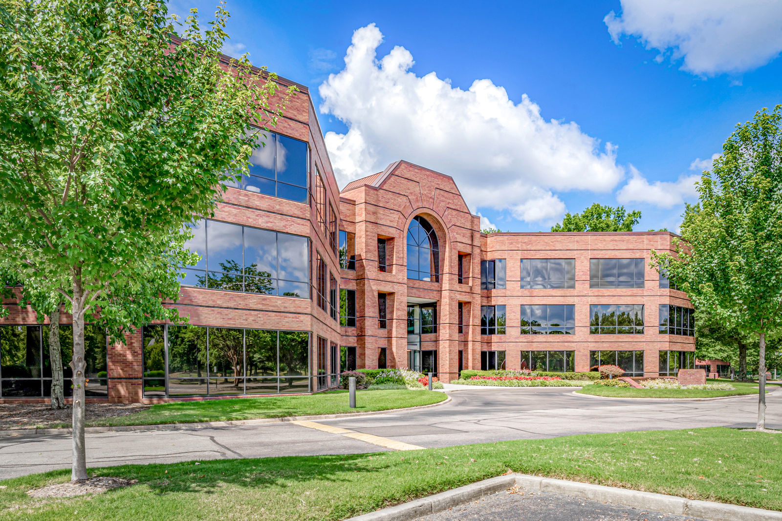 Southwind Office Center, 8245 Tournament Drive, Memphis, TN, 38125